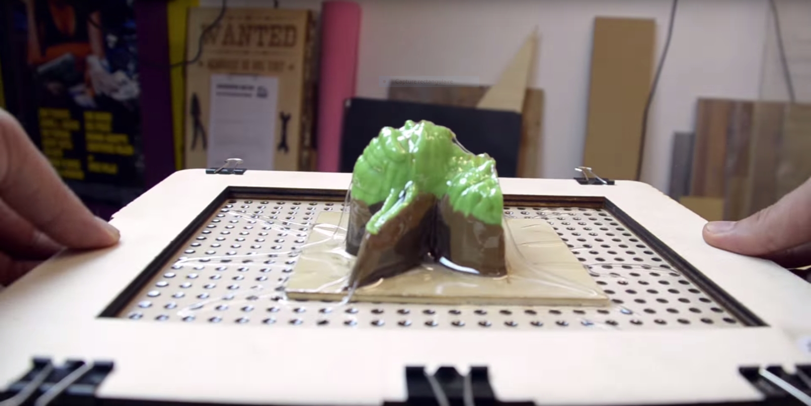 A low-tech thermoforming machine to make molds galore : Makery