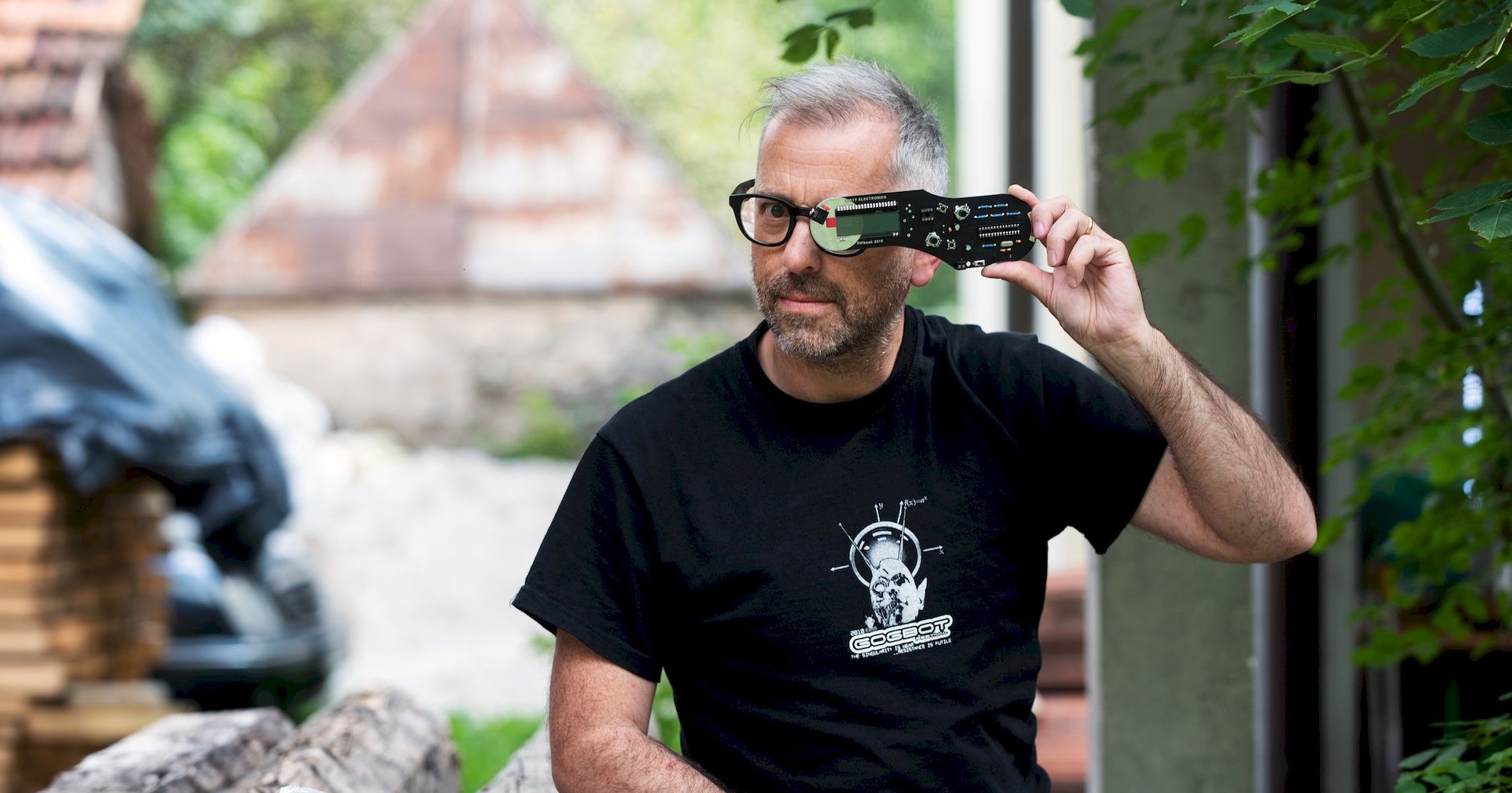 (English) Dirty Electronics: radical chips for a feral camp : Makery